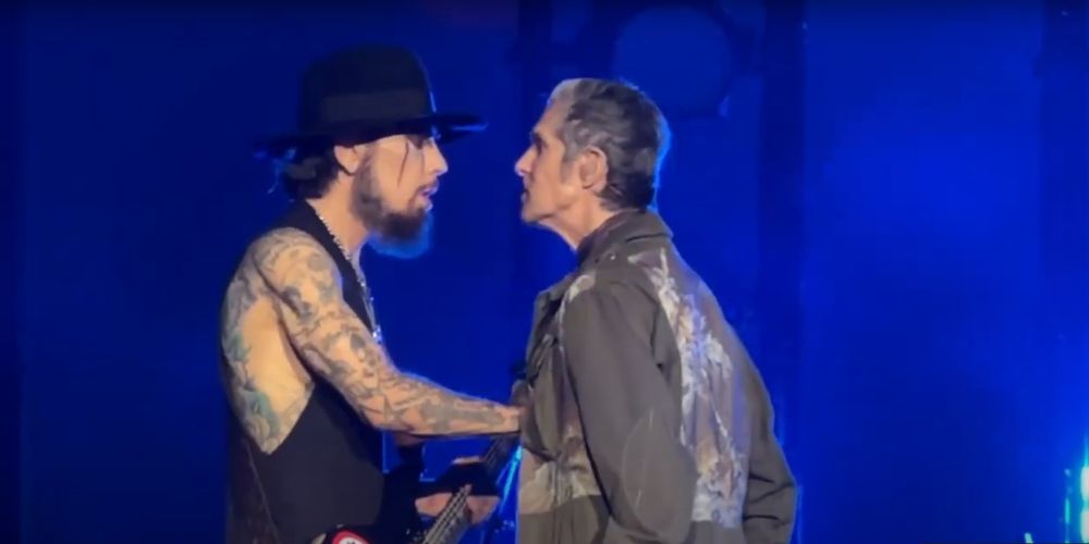 Jane's Addiction concert grinds to a halt after singer Perry Farrell ...