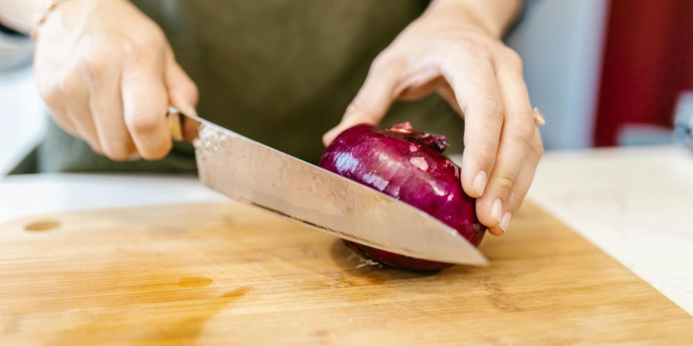Grab the breath freshener; people are now eating raw onions online